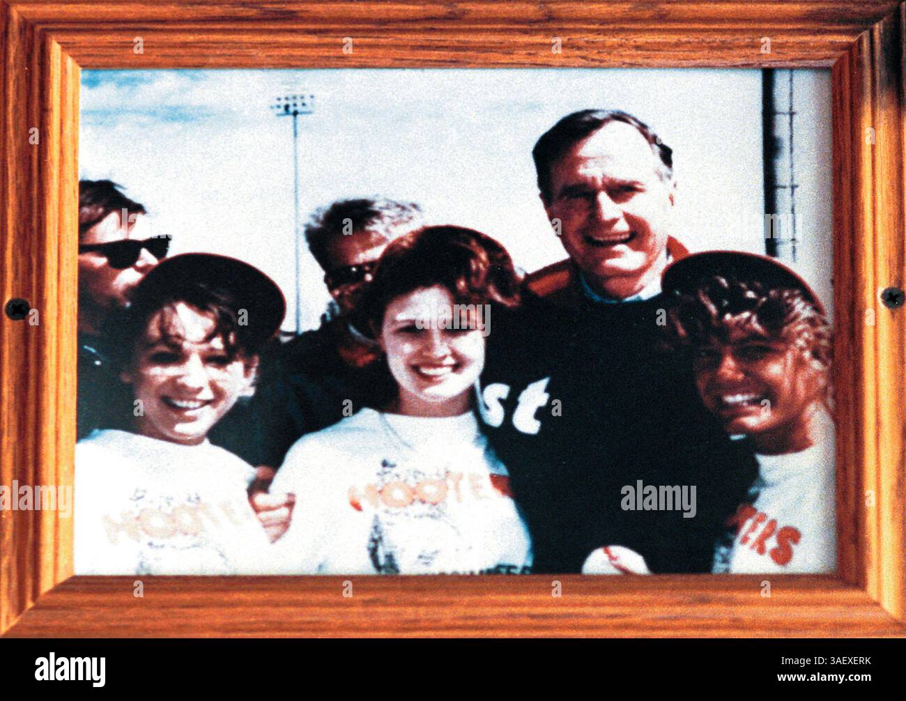 Hooters 2000 hi-res stock photography and images - Alamy