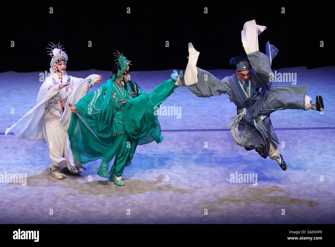 Vienna, Austria. 5th Apr, 2025. Artists perform the traditional Chinese ...