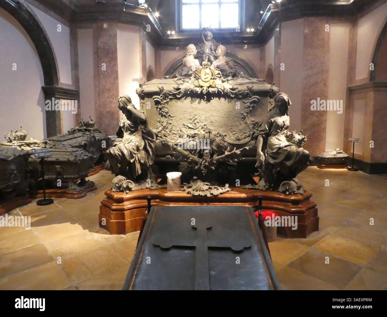 Maria-Theresia-Gruft in Kapuzinergruft Das Kaiserehepaar Maria Theresia ...