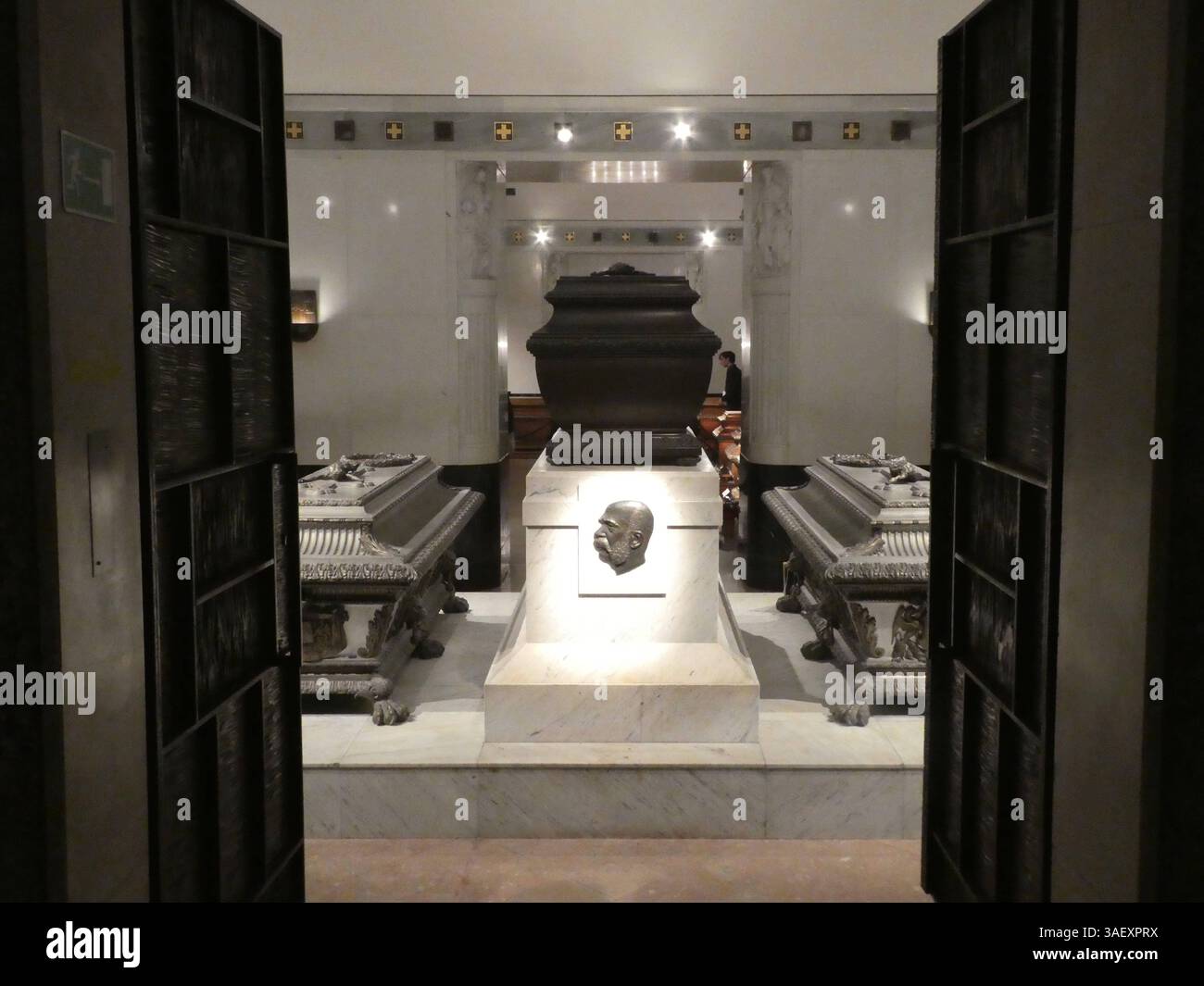 Franz-Josephs-Gruft in Kapuzinergruft Sarkophage von Kronprinz Rudolf ...