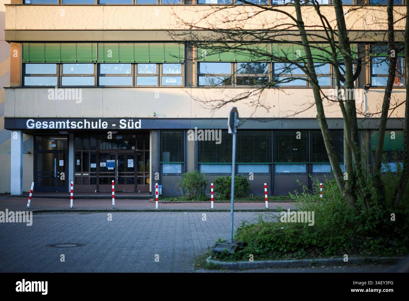 Duisburg, Germany. 07th Apr, 2025. No pupils can be seen at the time of ...