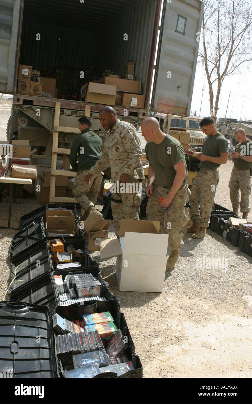 Mar 23, 2005; Al Qaim, Iraq; Marines from Headquarters and Service ...