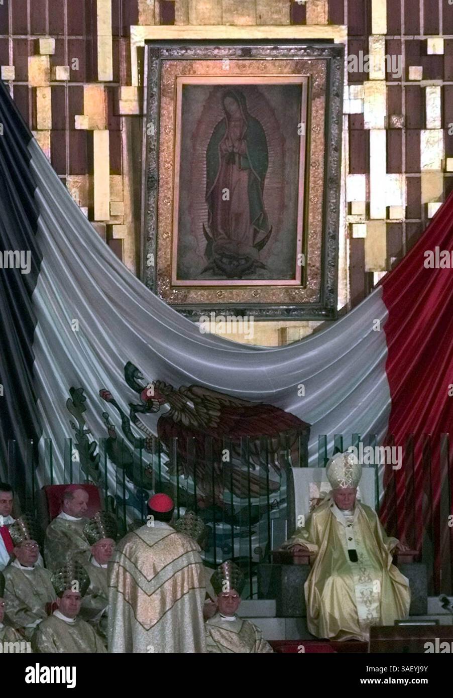 Cardenal de guadalupe hi-res stock photography and images - Alamy