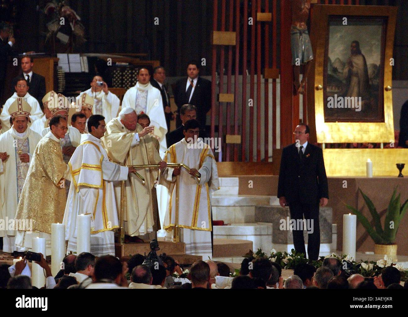 Jul 31, 2002; Mexico City, MEXICO; With the formal portrait of Juan ...