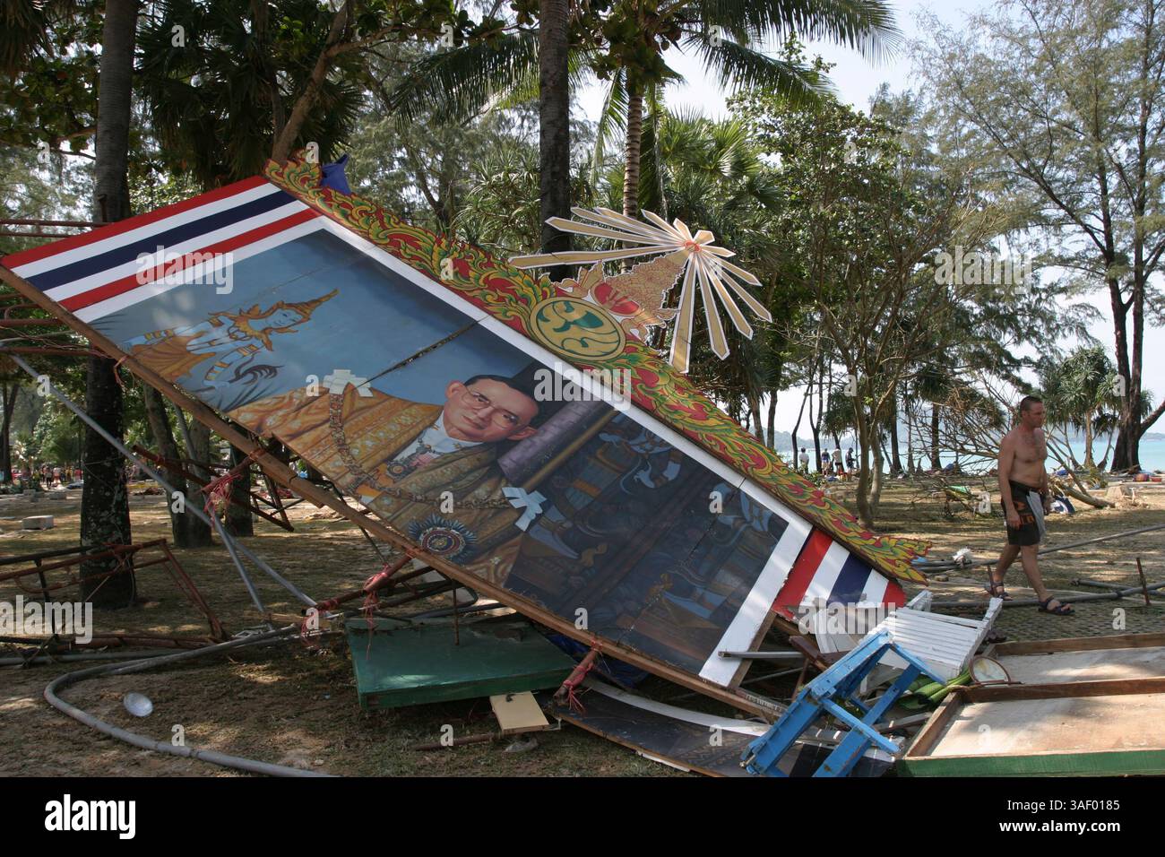 Dec 27, 2004; Phuket Island, THAILAND; Survivors and rescuers are ...