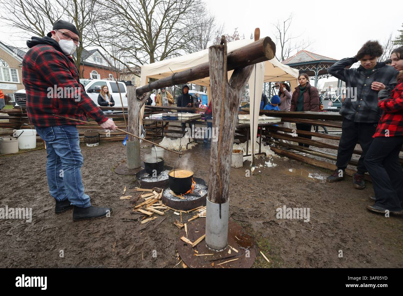 Woolwich, Canada.5th April 2025. A staff member boils maple syrup ...