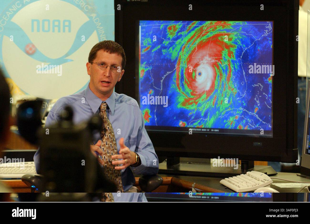 Aug 29, 2005; Miami, FL, USA; DR. RICHARD KNABB, a hurricane specialist ...