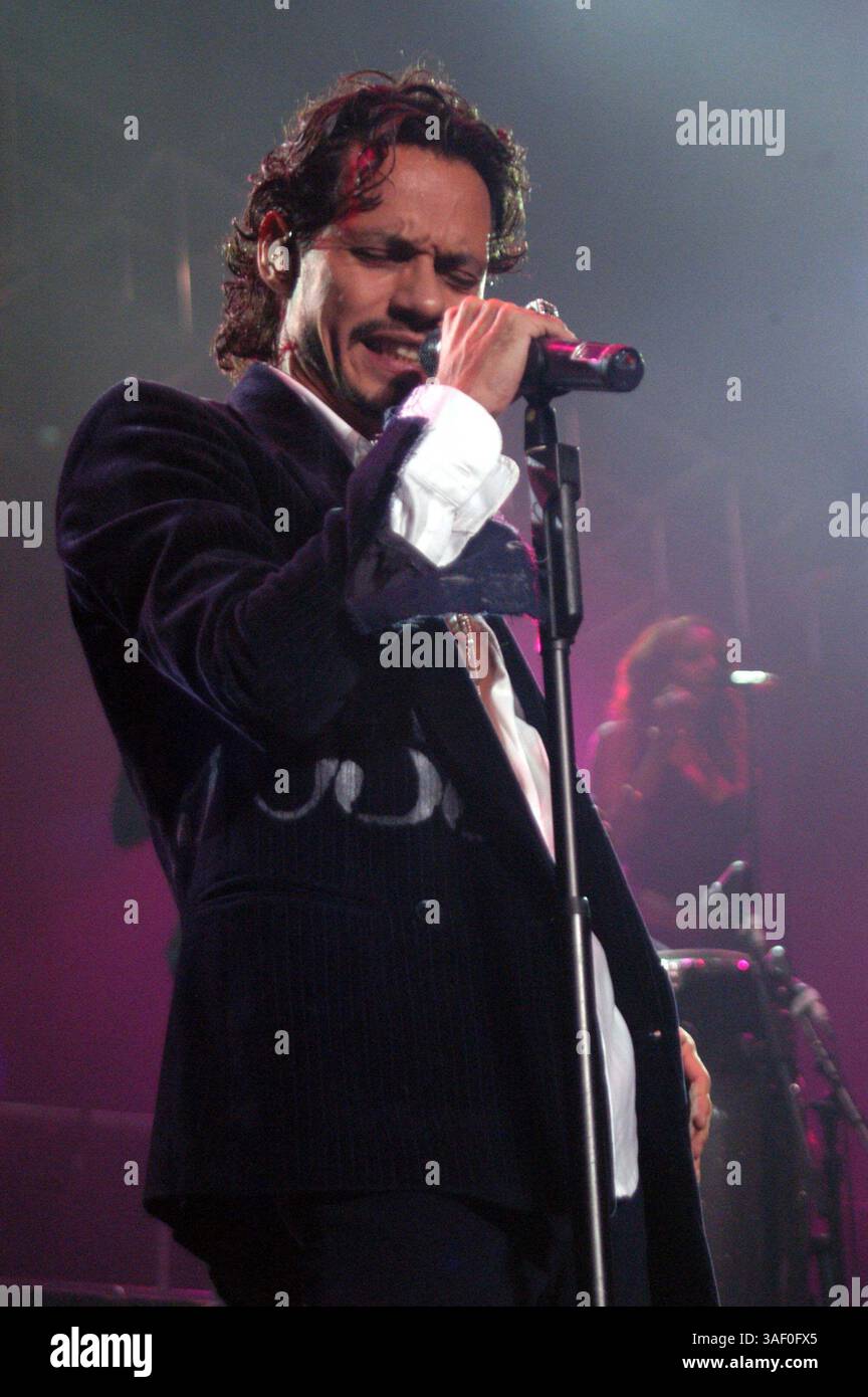 Mark anthony singer hi-res stock photography and images - Alamy