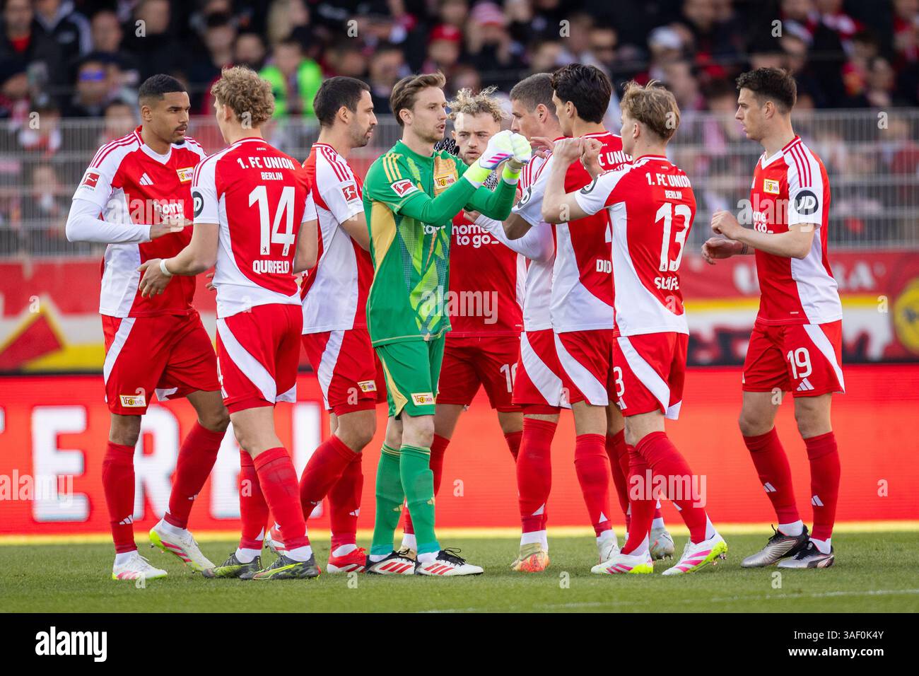 Berlin, Germany. 06th Apr, 2025. Goalkeeper Frederik Ronnow (1) and the ...