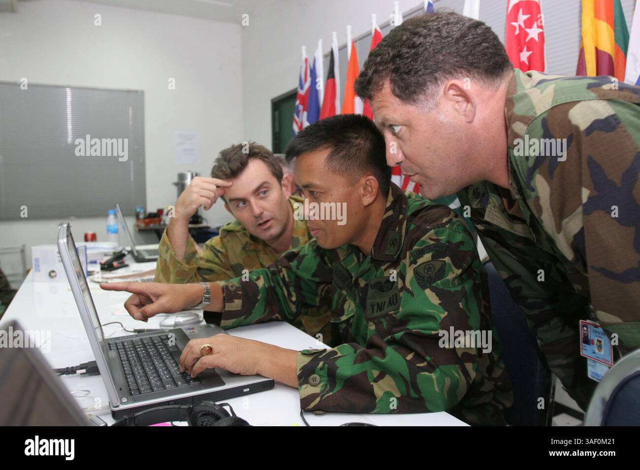 Feb 02, 2005; Utapao, Thailand; (left to right) Australian Army Lt. Col ...