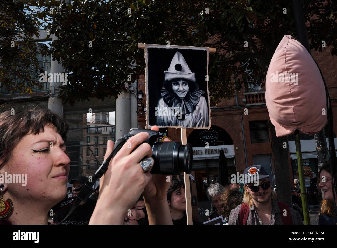 Toulouse, France. 05th Apr, 2025. Manifested works of art rally ...