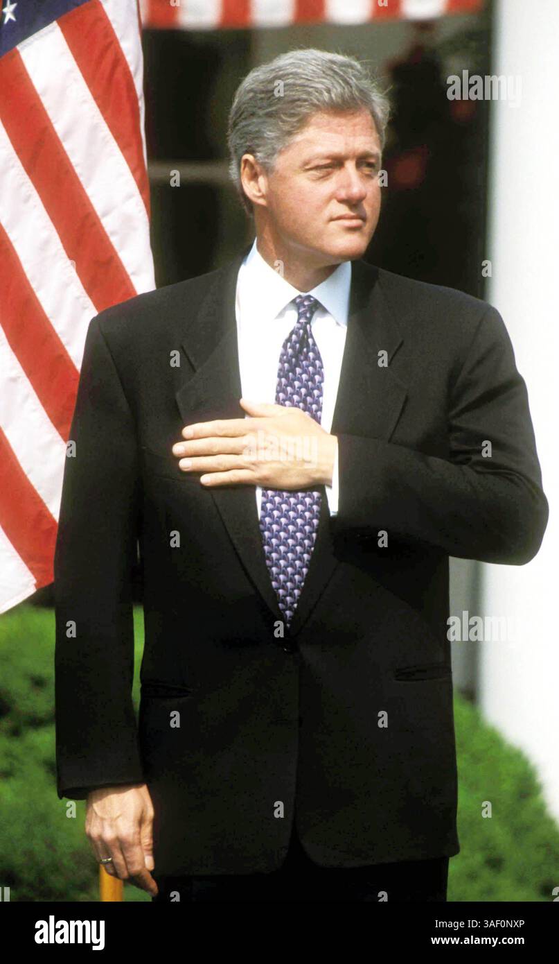 Clinton signing 1994 hi-res stock photography and images - Alamy