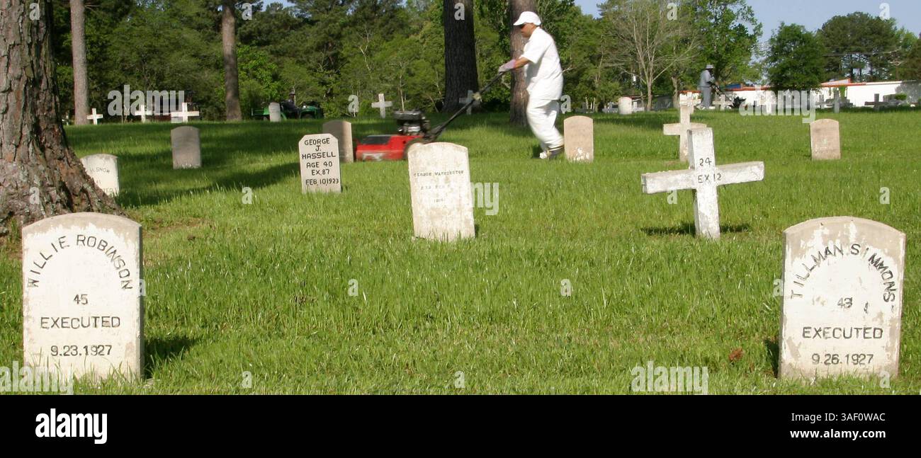 Apr 13, 2005; Huntsville, TX, USA; A prisoner mows the Jailers cemetery ...