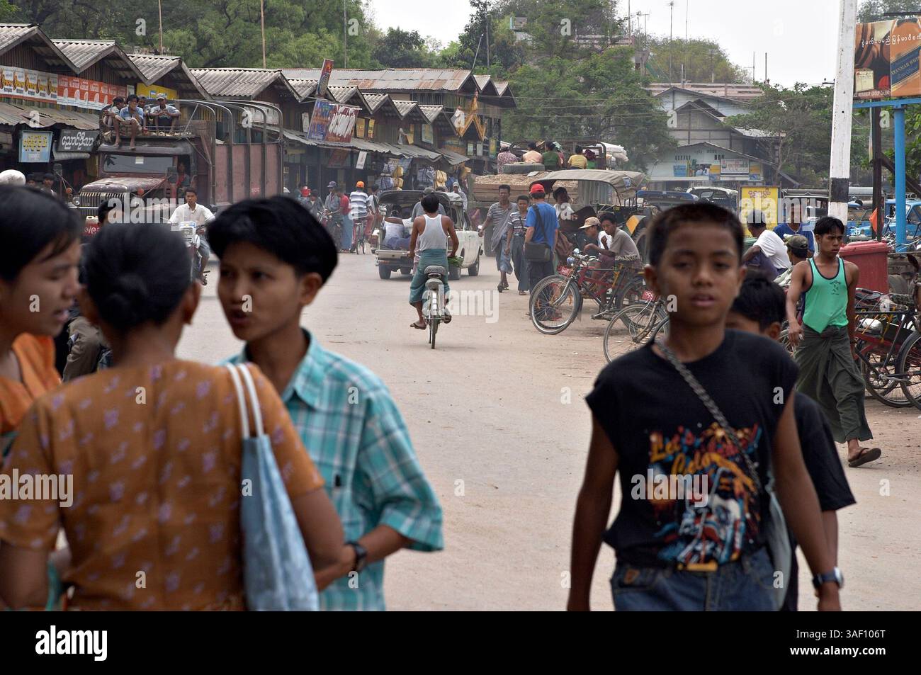 Apr 09, 2004; Bagan, BURMA (MYANMAR); Street scene in Bagan, Burma ...