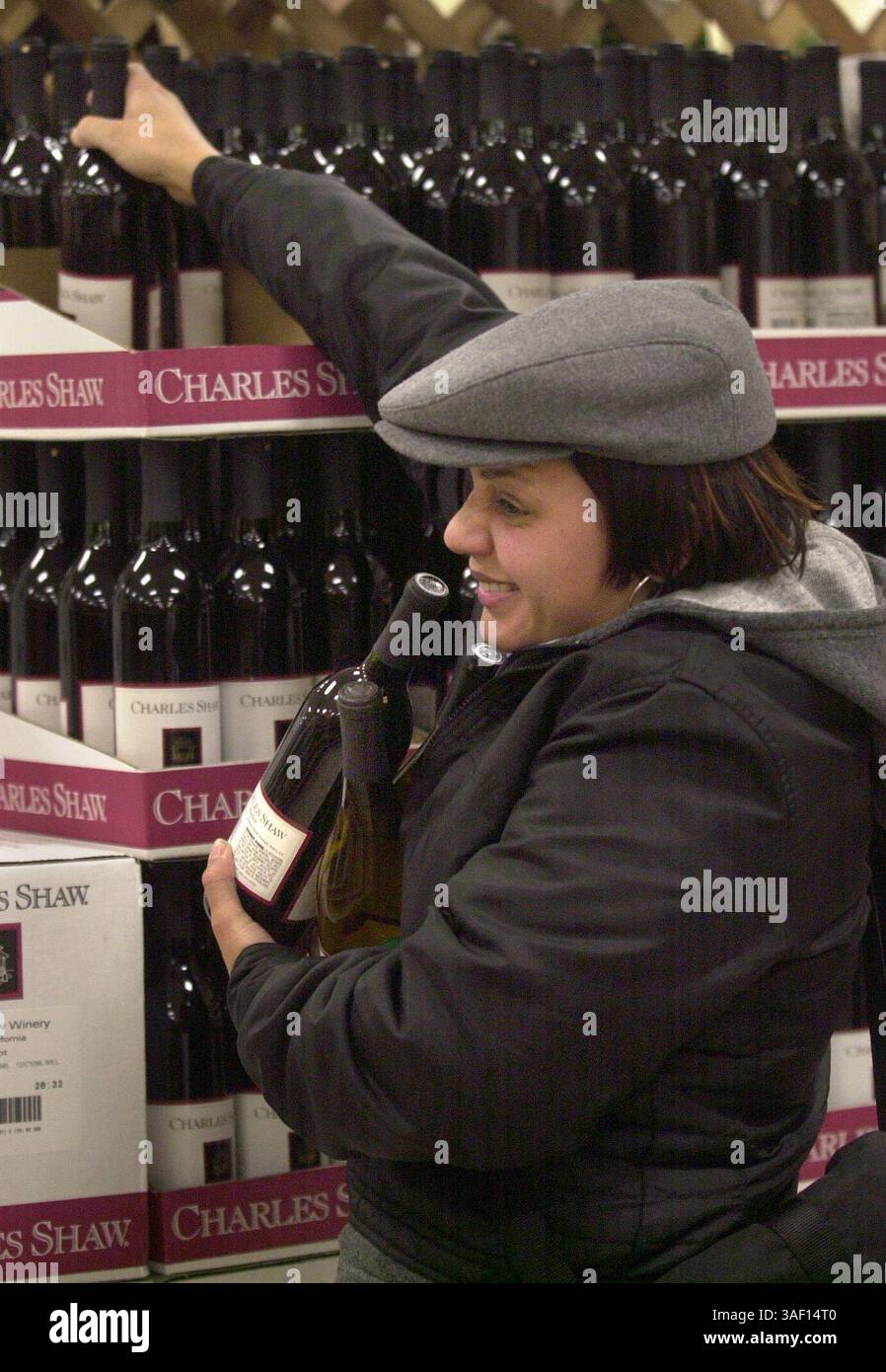 Dec 27, 2002; Sacramento, CA, USA; Amy Kelly reaches for bottles of ...