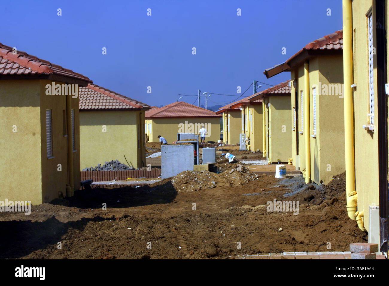 Aug 03, 2005; Nitzan, ISRAEL; Newly-built temporary housing in the ...
