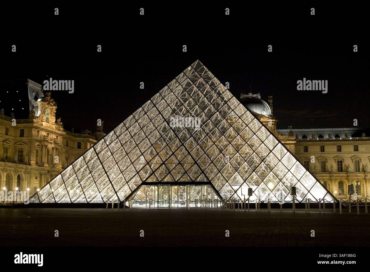 Sep 10, 2005; Paris, FRANCE; The crystal pyramid. The Louvre Museum (Mus e du Louvre) in Paris ...