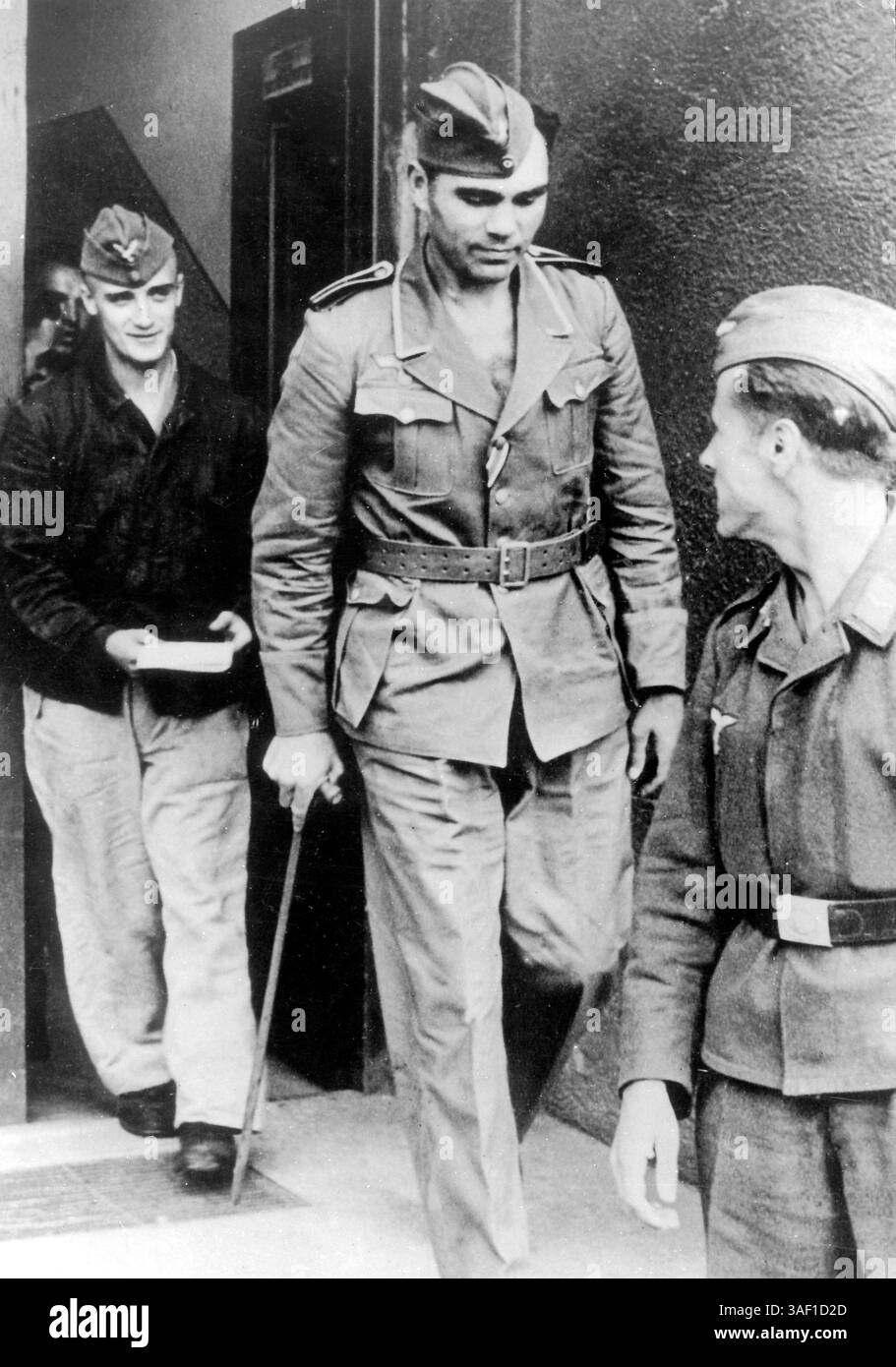 Der prominente deutsche Boxer Max Schmeling als Soldat im Zweiten ...