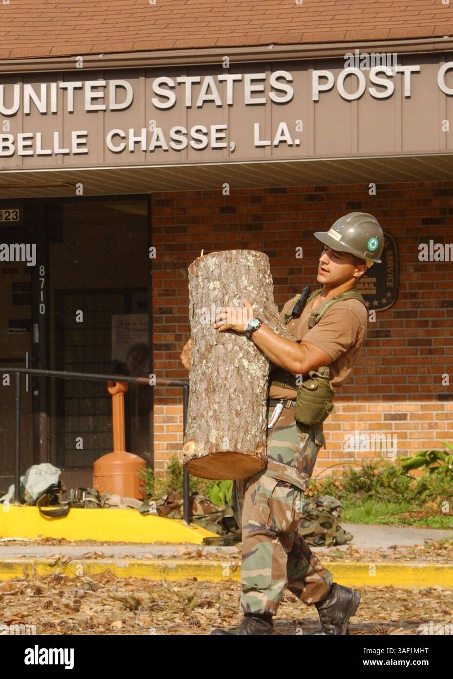 Sep 12, 2005; Bella Chasse, LA, USA; Utilitiesman 3rd Class Shaun ...