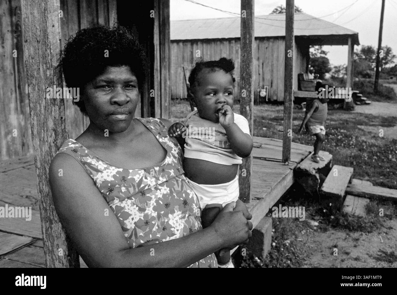 Sep 20, 2005; Robinsonville, MS, USA; Mother with children ...