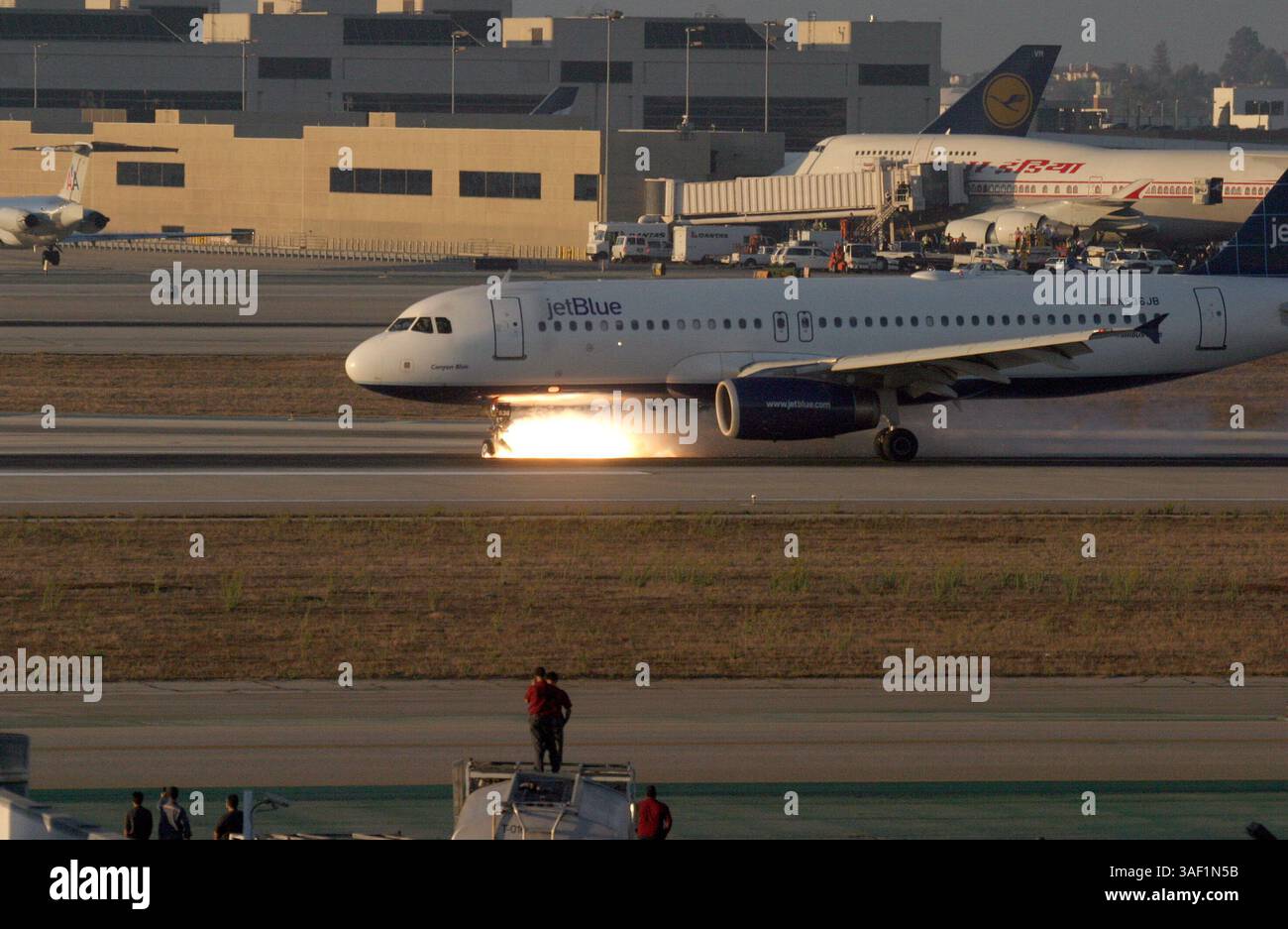 Sep 21, 2005; Los Angeles, CA, USA; A JetBlue airliner with its front ...