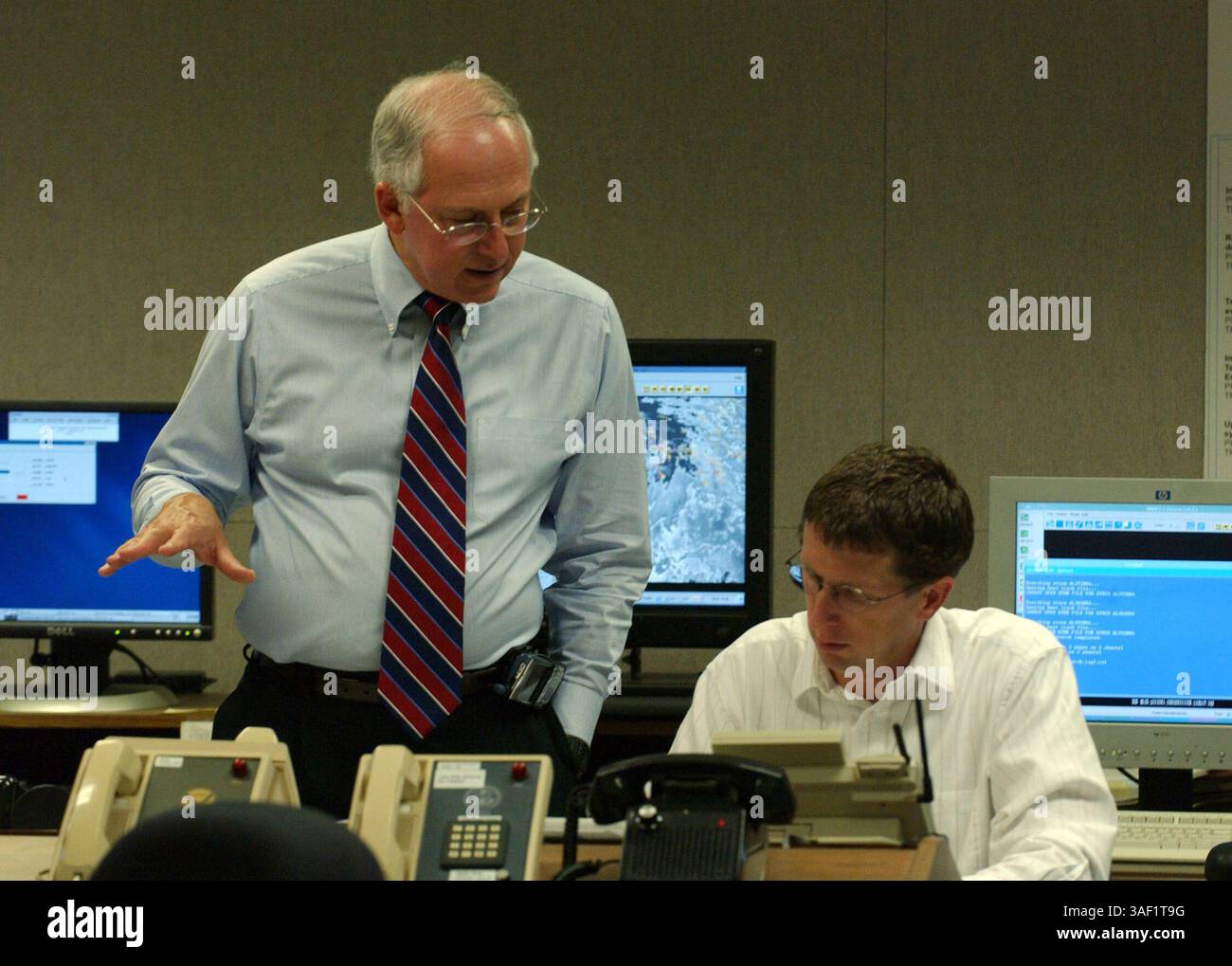Sep 23, 2005; Miami, FL, USA; National Hurricane Center Director MAX ...