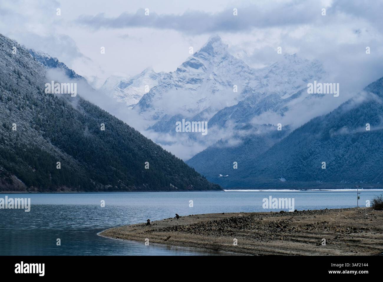 Nyingchi,China.5th April 2025. A view of the scenery of Basum Lake ...
