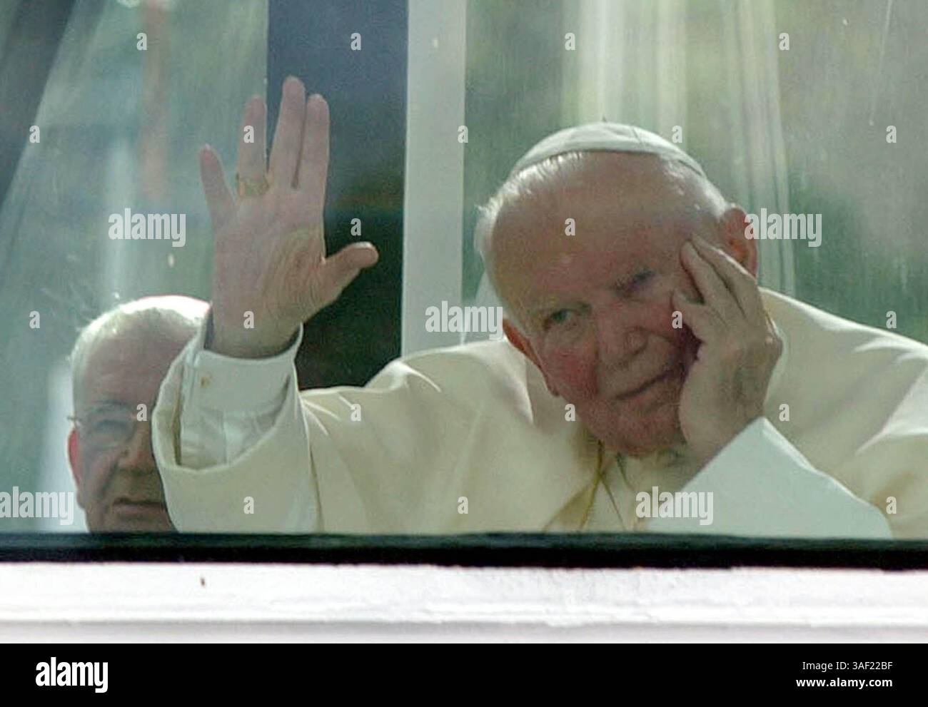 Jul 29, 2002; Guatemala City, GUATEMALA; POPE JOHN PAUL II waves from ...