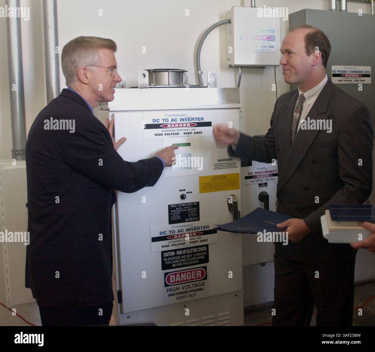 Jul 27, 2001; Berkeley, CA, USA; Governor Grey Davis (left) tours the ...