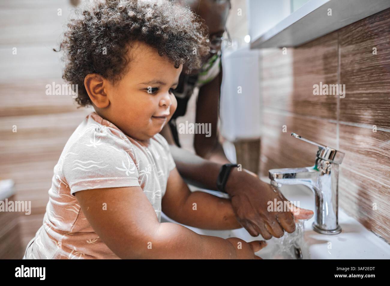 Handwashing child hi-res stock photography and images - Alamy