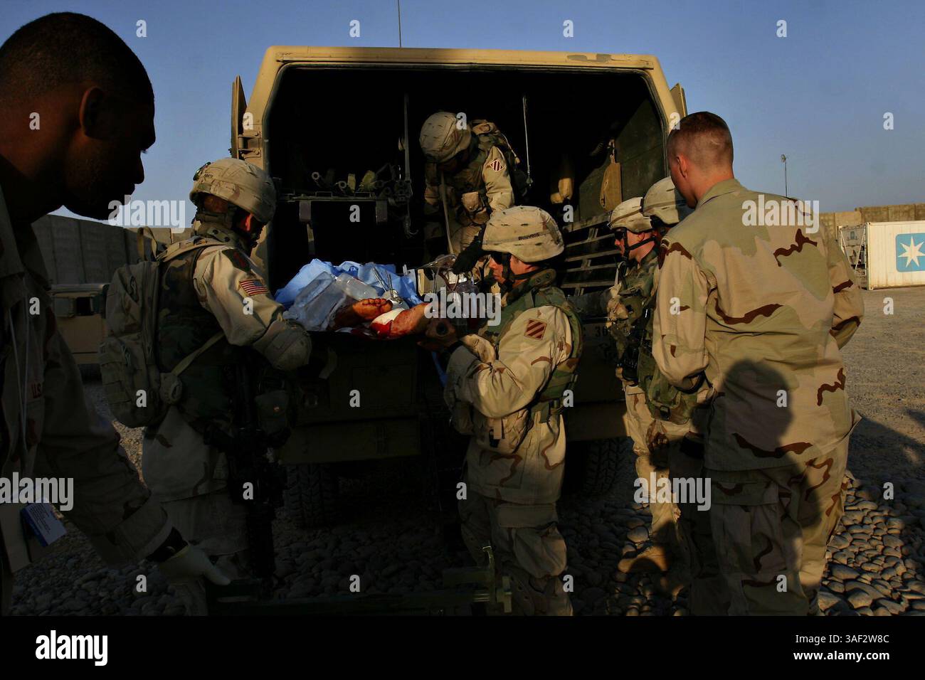 Oct. 09, 2005 - Tikrit, Iraq - Combat Medics and soldiers unload Iraqi ...