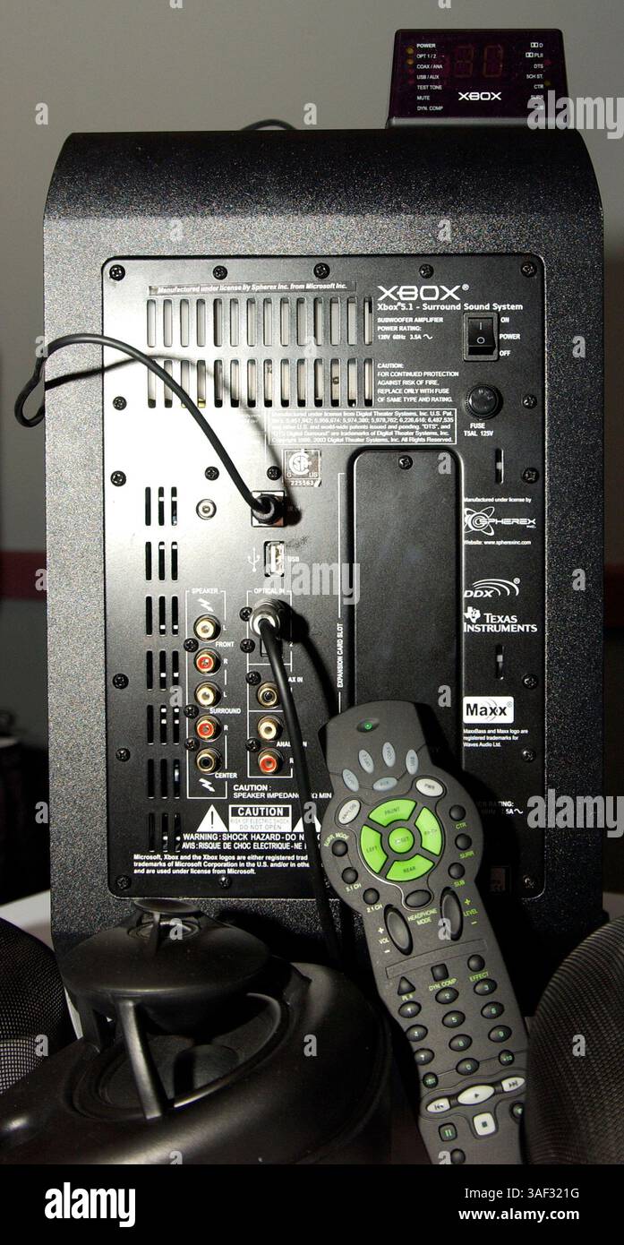 Consumer electronics show xbox hi-res stock photography and images - Alamy
