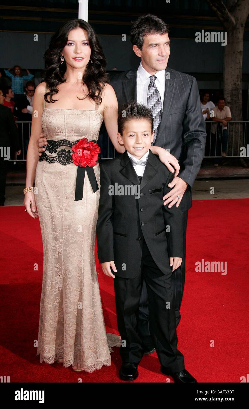 Oct 16, 2005; Los Angeles, California, USA; Cast Members CATHERINE ZETA ...