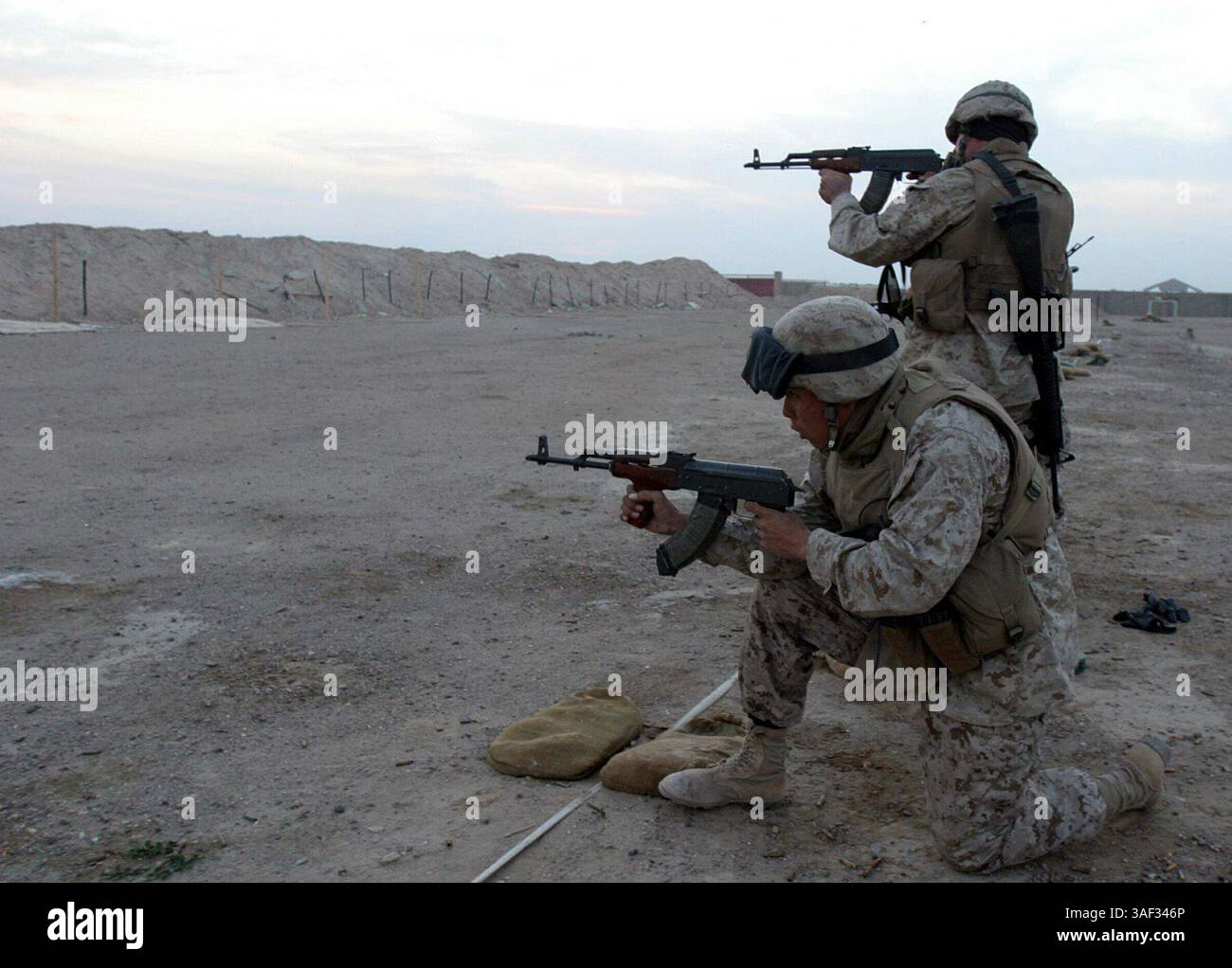 Dec 30, 2004; Fallujah, Iraq; Marines with Battalion Landing Team, 1st ...