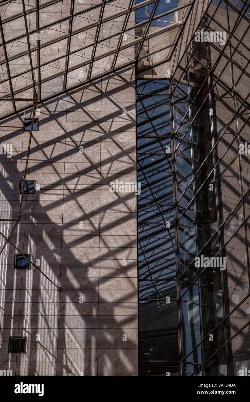 Architecture : Geometric Glass Design Stock Photo - Alamy