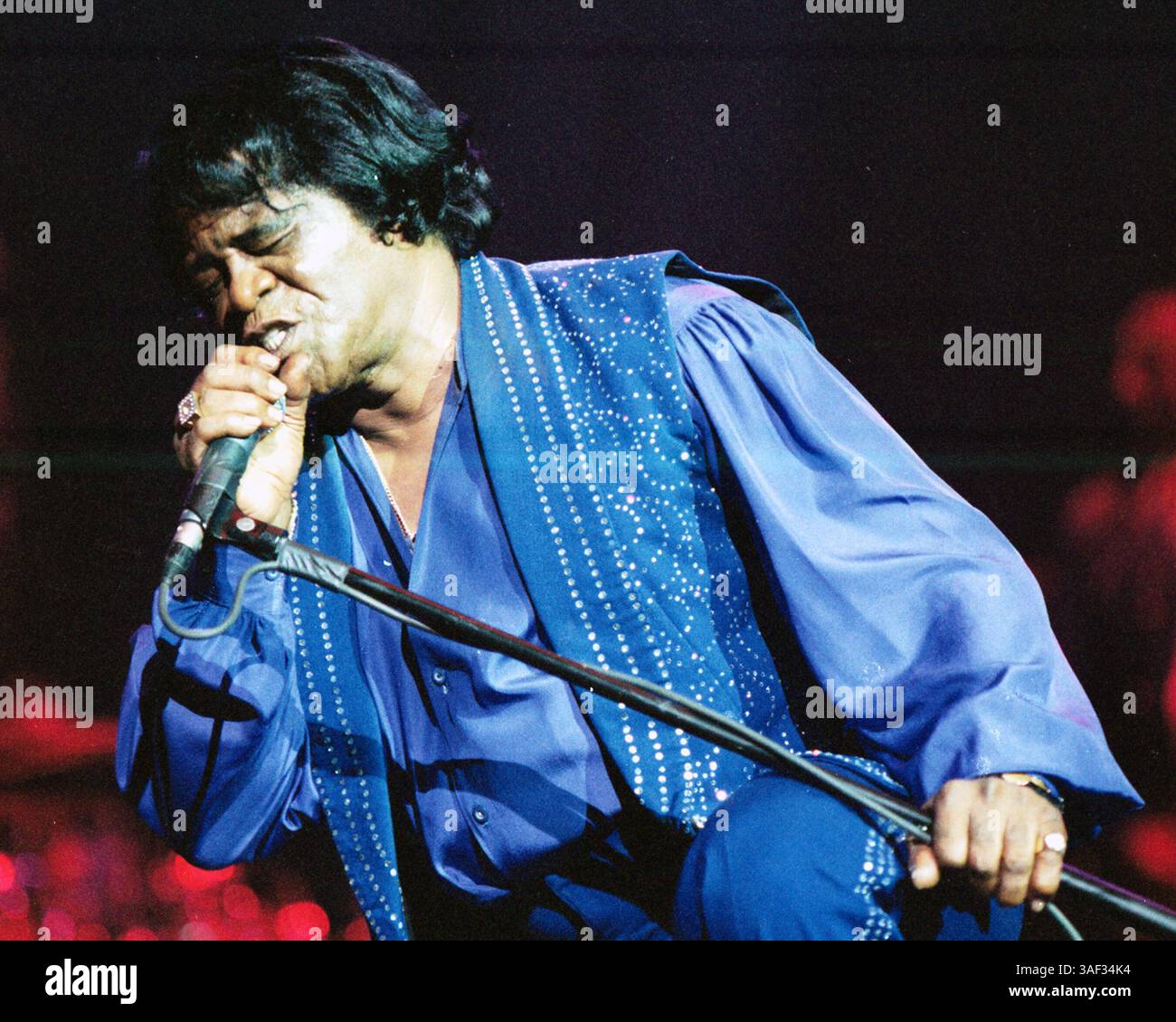 Jan 06, 2005; Chicago, IL, USA; (File Photo 04/27/2000) Singer JAMES ...