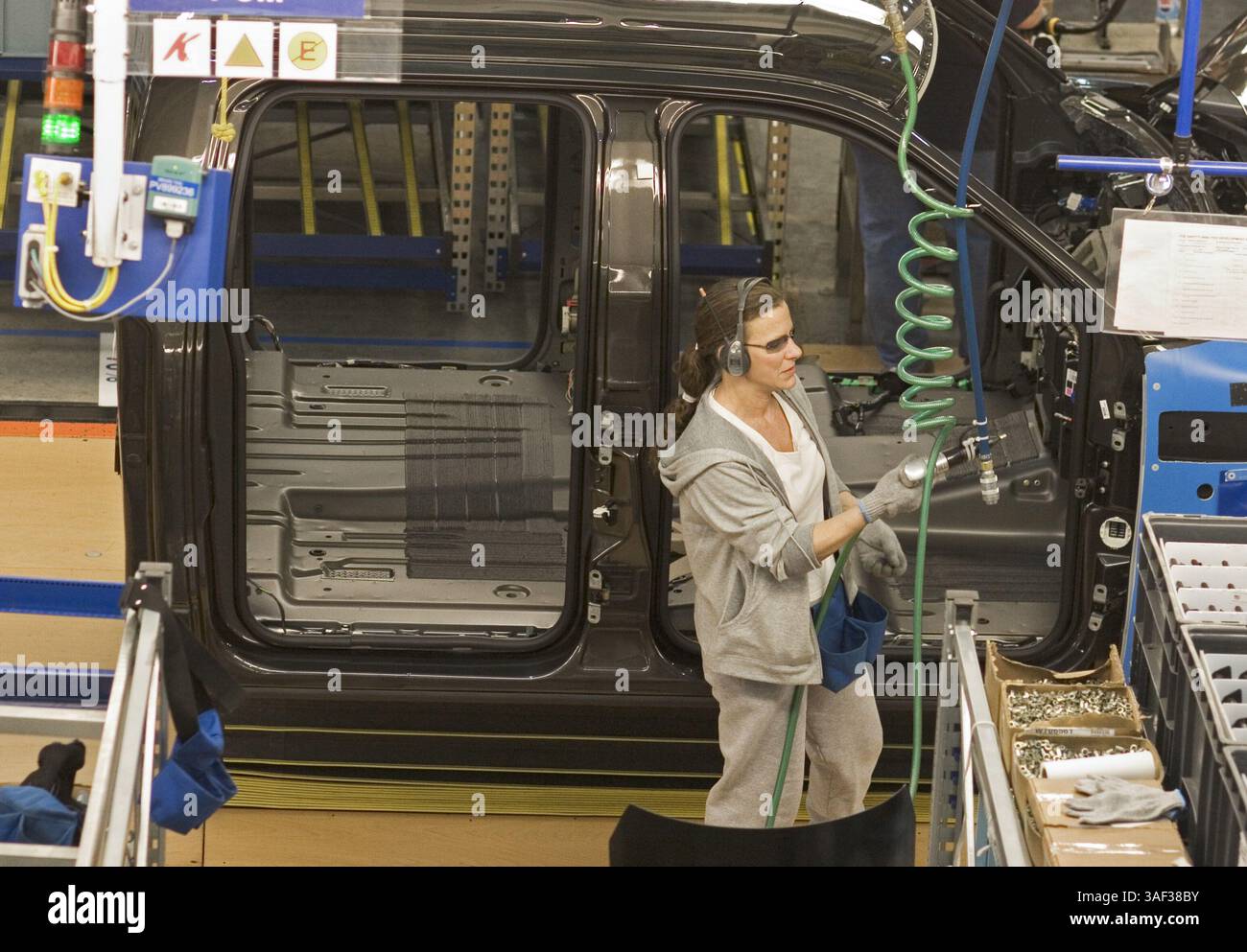 Factory floor ford hi-res stock photography and images - Alamy
