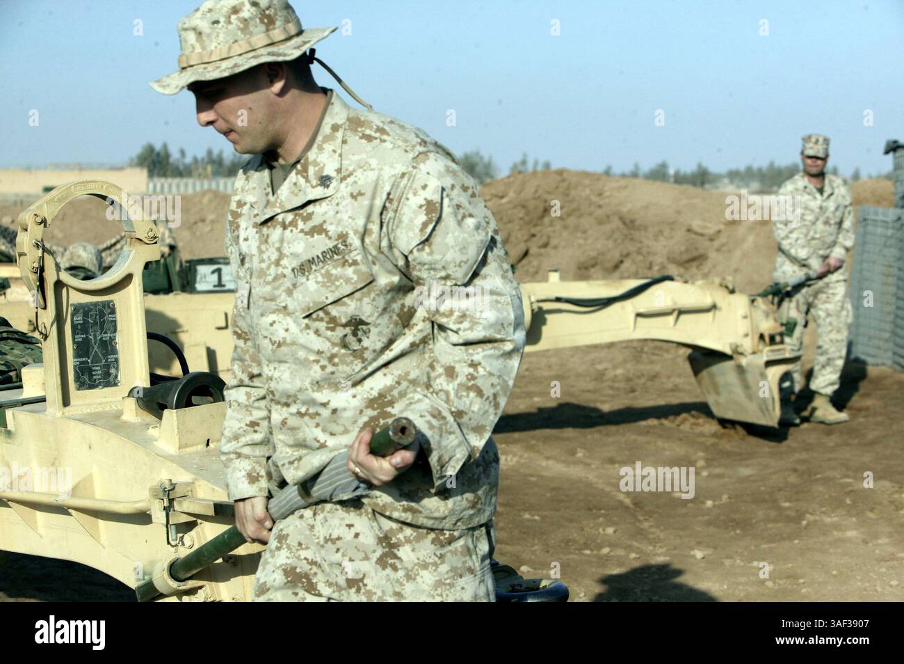 Jan 15, 2005; Camp Fallujah, Iraq; Marines with Gun 6, Battery M, 4th ...