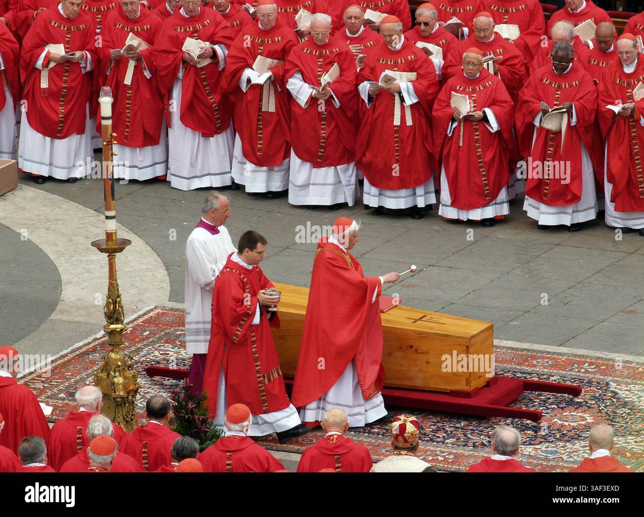 Apr 08, 2005; Vatican City, ITALY; Cardinals bless to the remains of ...