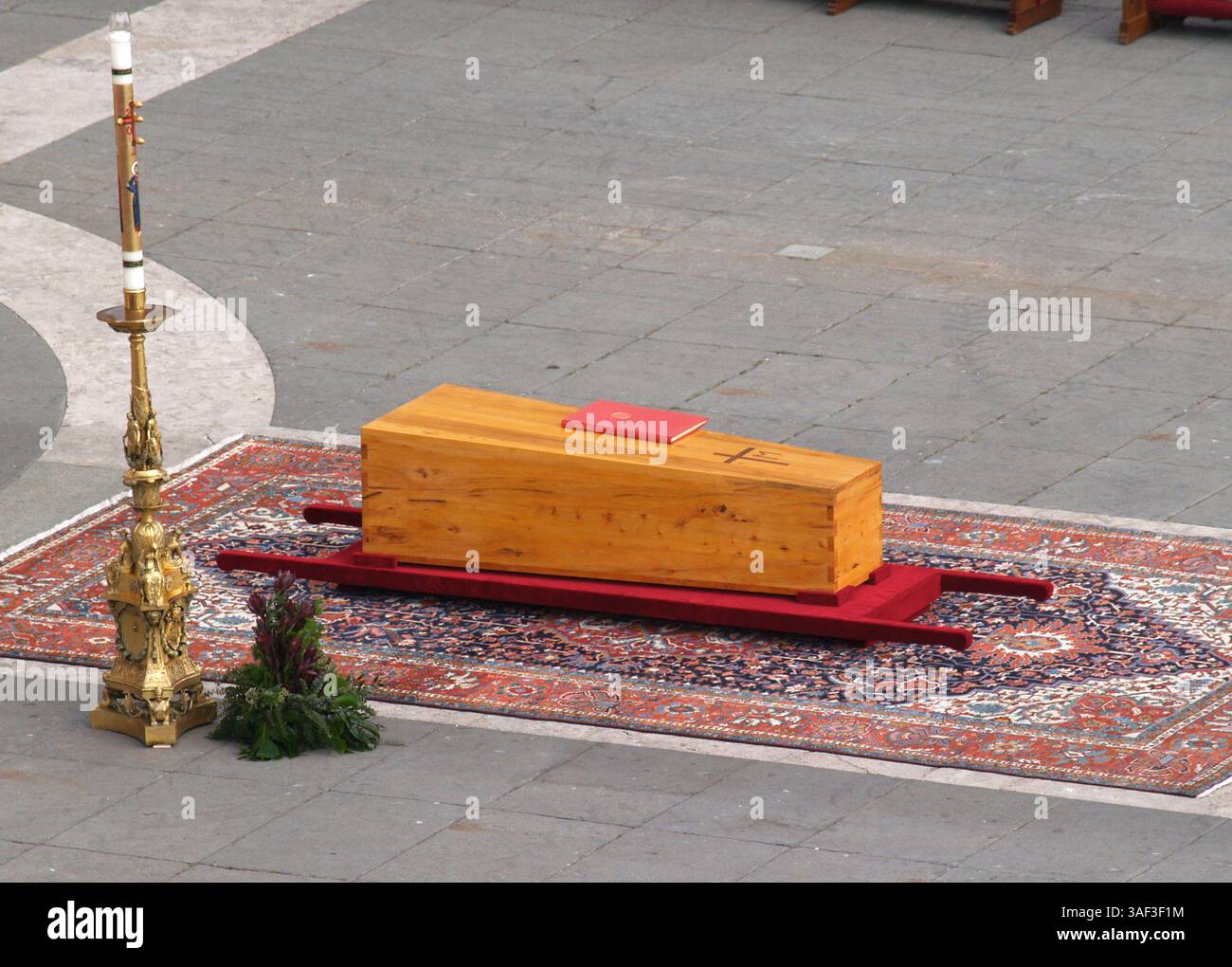 Apr 08, 2005; Vatican City, ITALY; The remains of Pope John Paul II ...