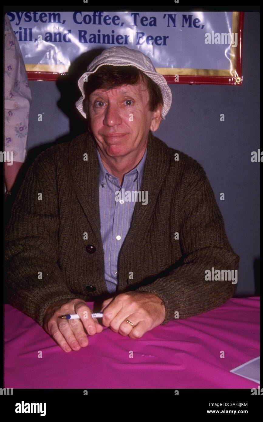 Bob denver gilligan hi-res stock photography and images - Alamy