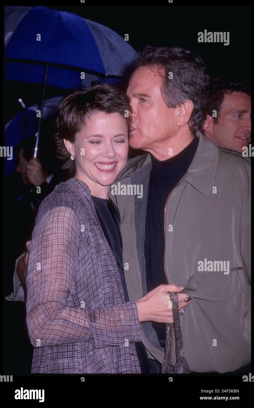 May 4, 1998; Hollywood, CA, USA; WARREN BEATTY and wife ANNETTE BENING ...