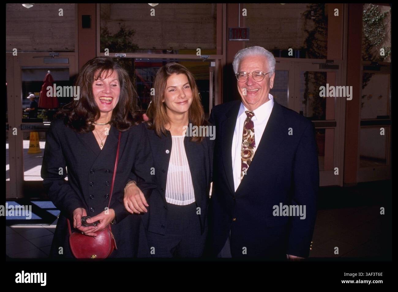 April 9, 1995; Hollywood, CA, USA; SANDRA BULLOCK and her parents HELGA ...