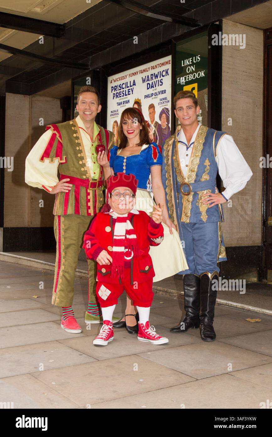 Cast attend photocall for "Snow White" pantomime at the Opera House ...