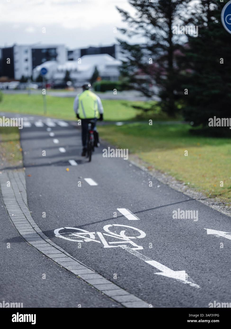 Bicycle rider signs hi-res stock photography and images - Alamy