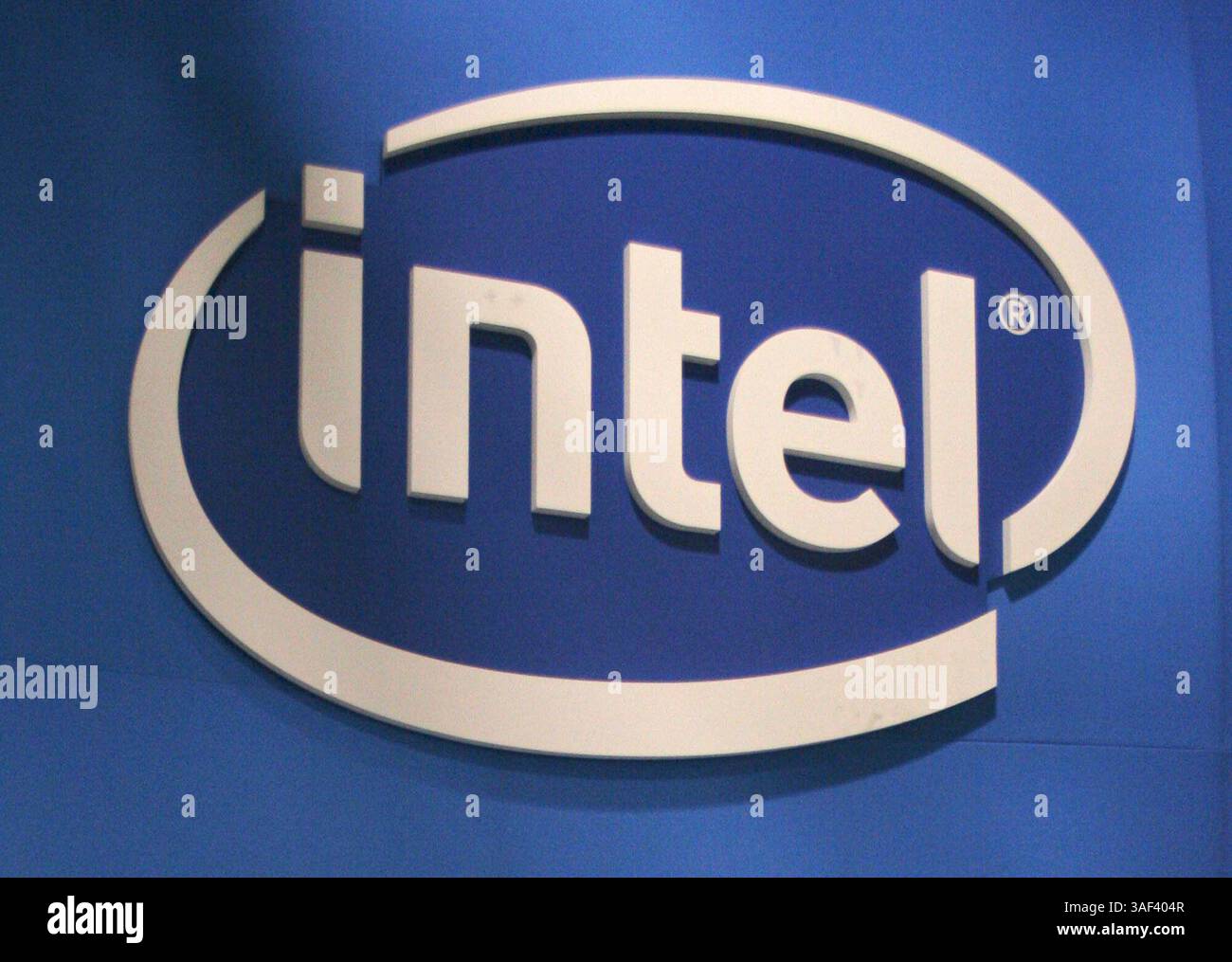Intel new logo hi-res stock photography and images - Alamy