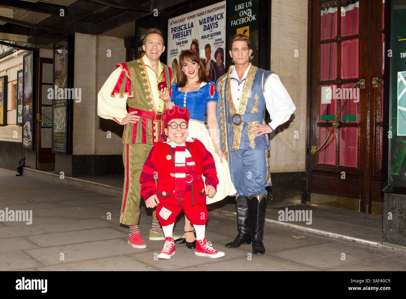 Cast attend photocall for "Snow White" pantomime at the Opera House ...