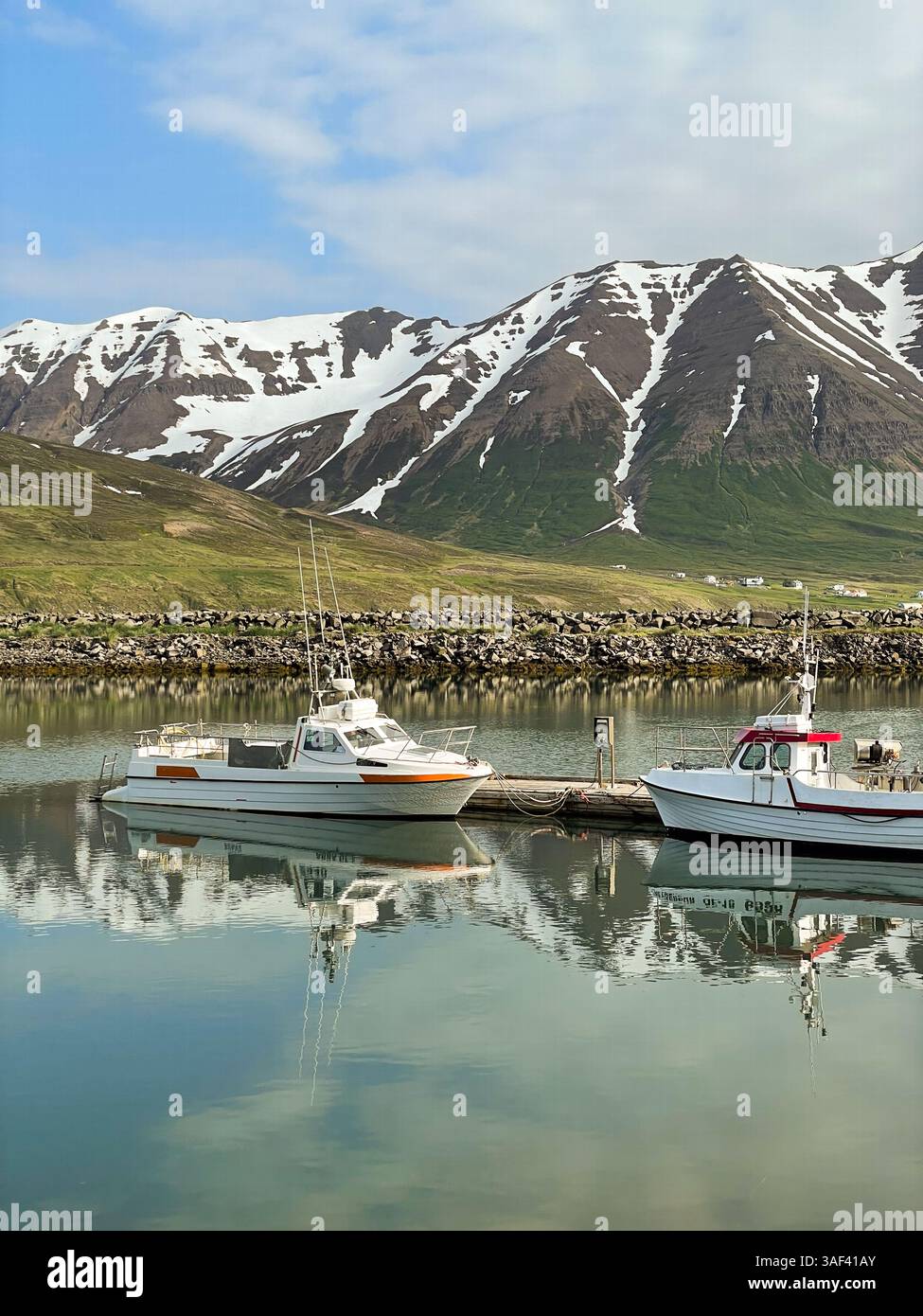 Travel iceland mountains slopes hi-res stock photography and images - Alamy