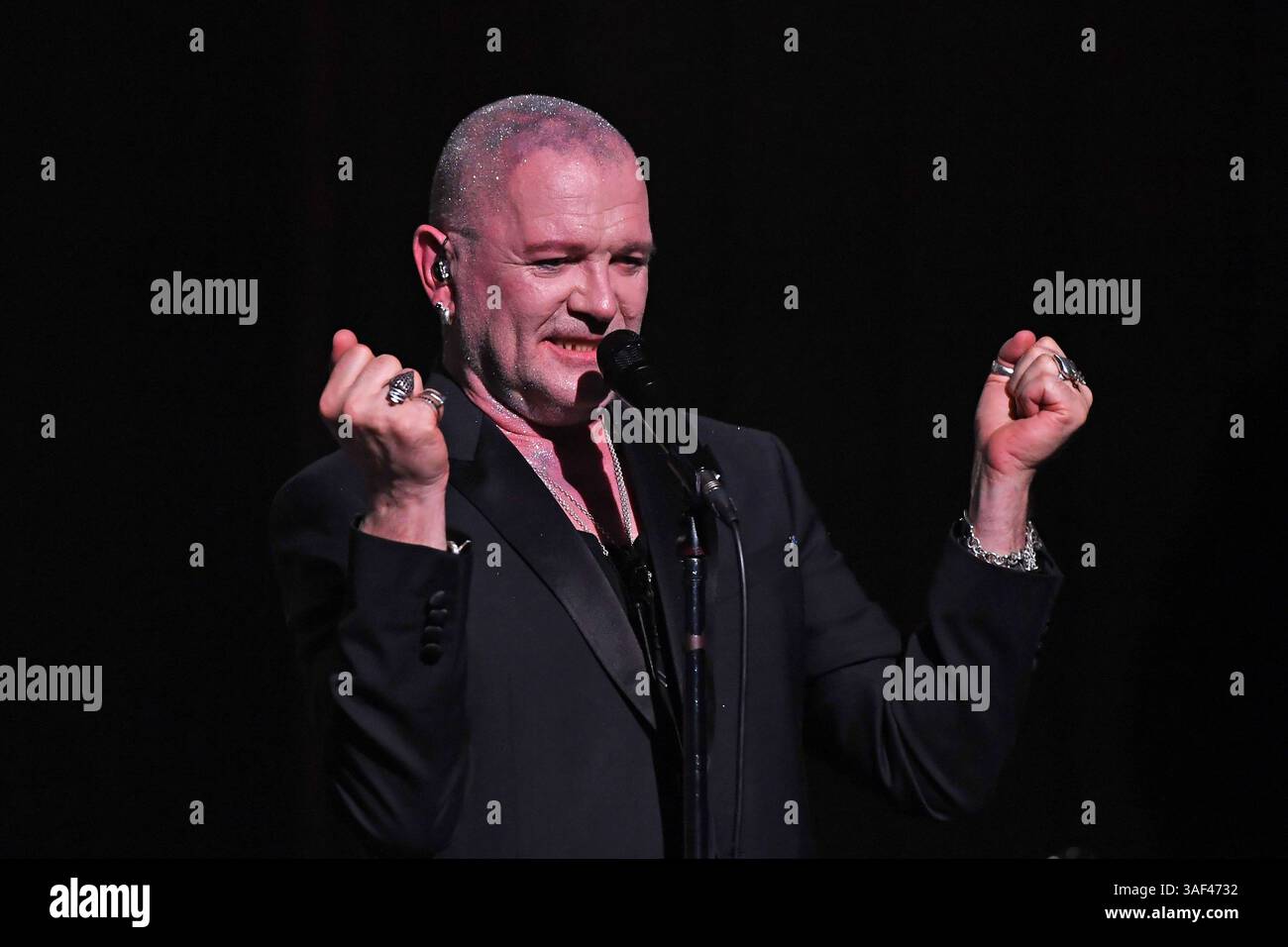 LONDON, ENGLAND - APRIL 06: Gavin Friday performing at EartH on April ...
