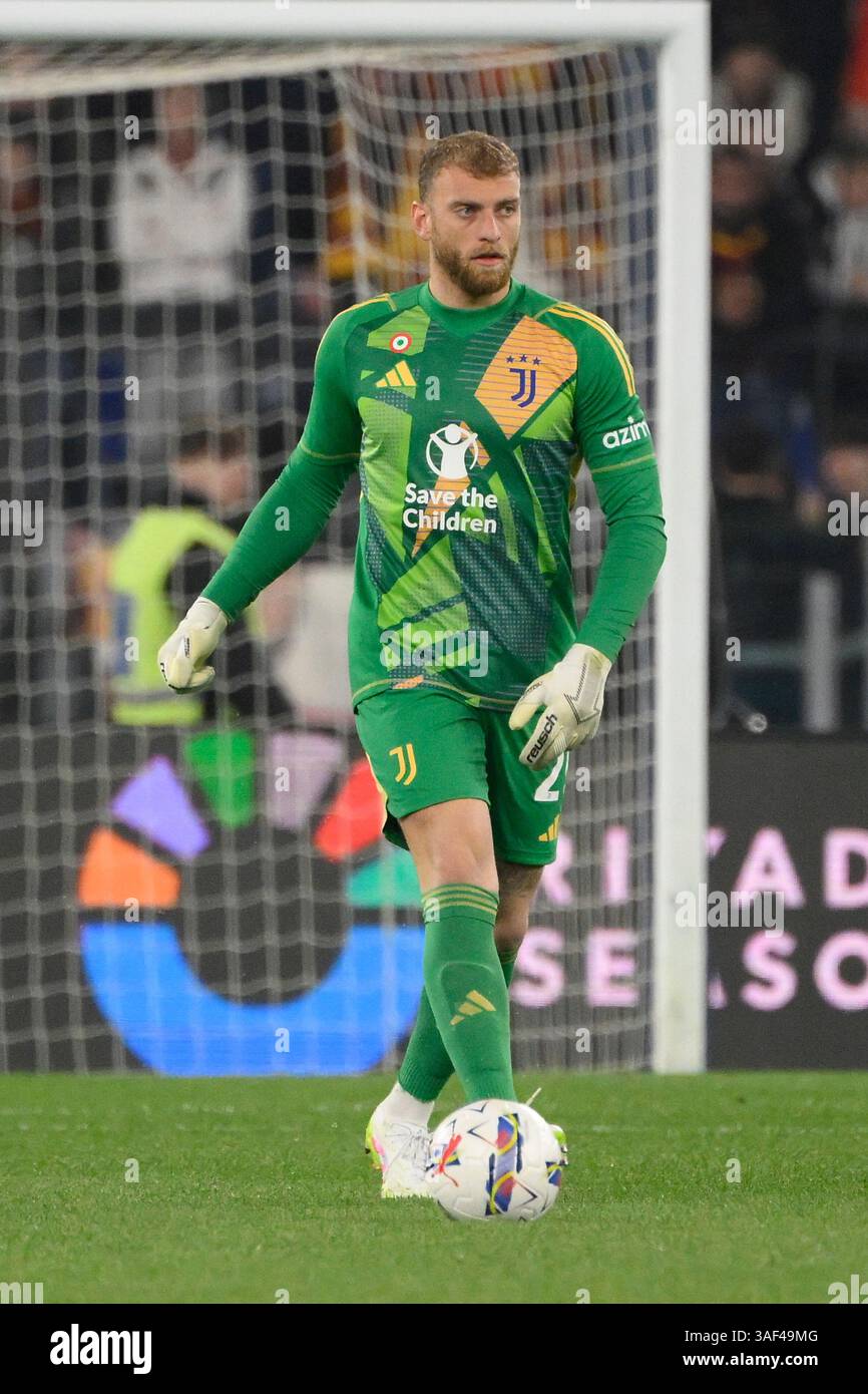 Roma, Italia. 06th Apr, 2025. Juventus's goalkeeper Michele Di Gregorio ...